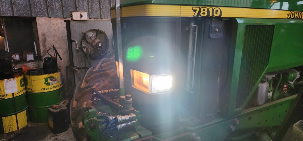 Phares LED CRAWER capot John Deere 7000/7010 - Agriproled.fr