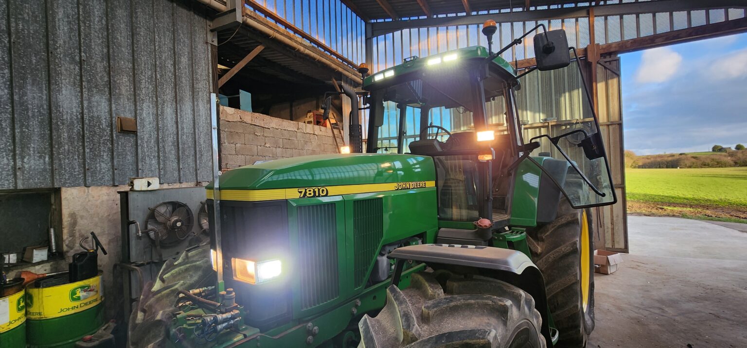 Phares LED CRAWER capot John Deere 7000/7010 - Agriproled.fr