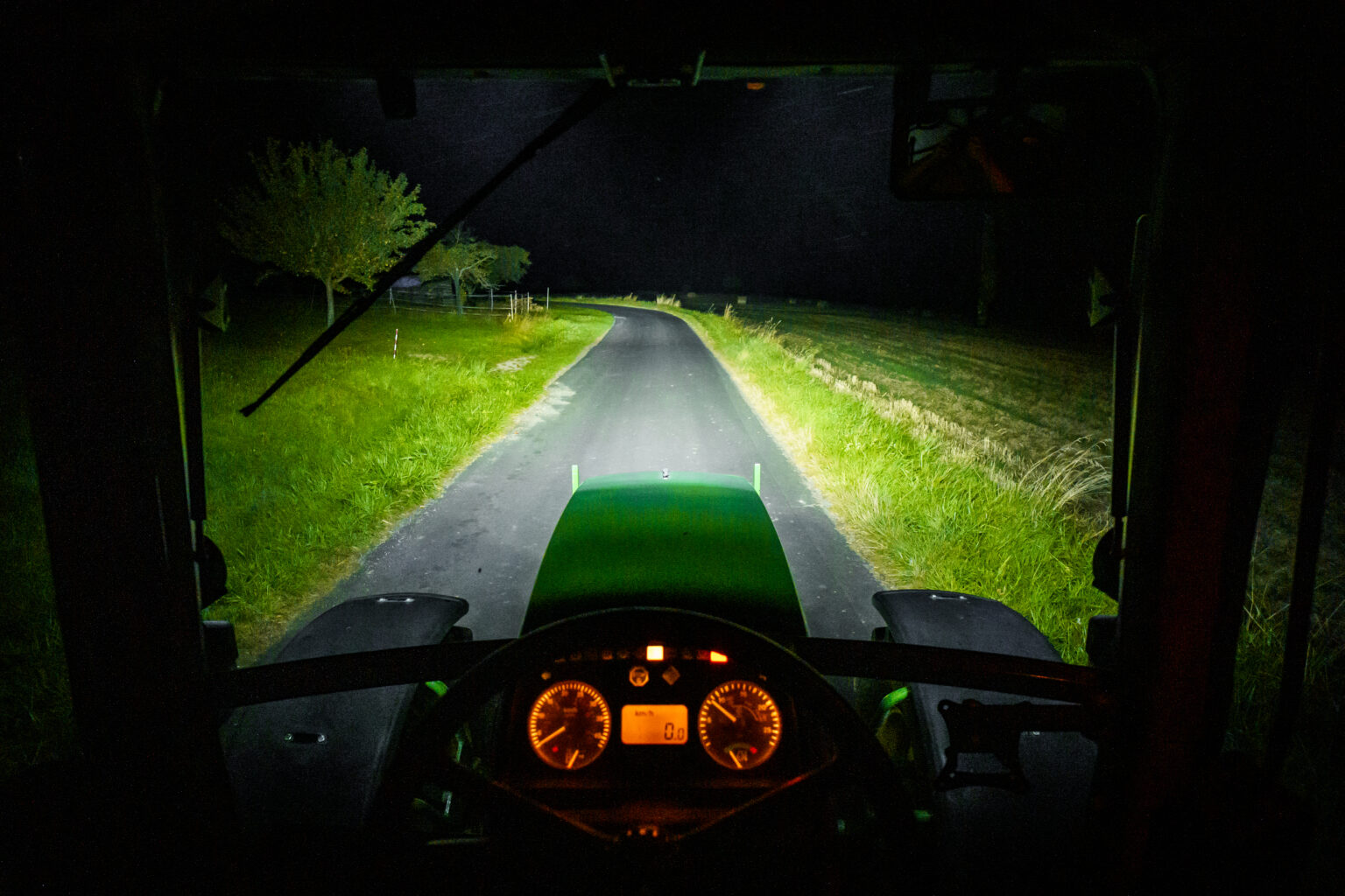 Les atouts des phares LED pour les tracteurs John Deere - Agriproled.fr